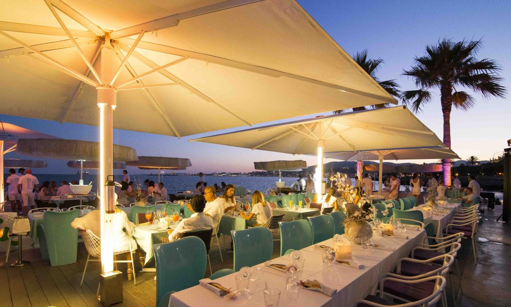 Beach kluby na Majorce, czyli najlepsze kluby plażowe 🏖️